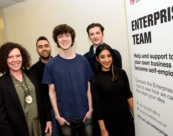 Student entrepreneurs compete for £1,000 prize in pitching competition