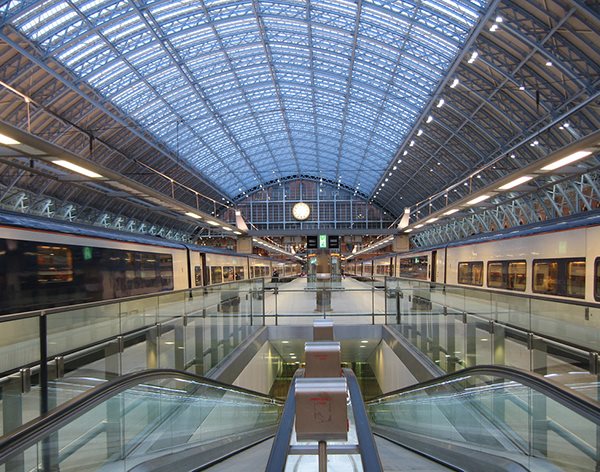 Leading British architect shares expertise with DMU students