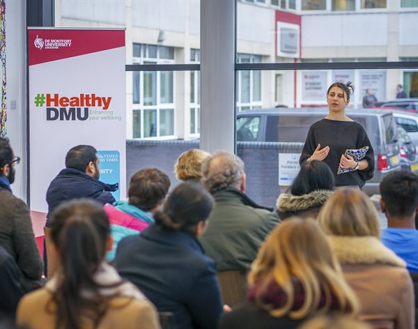 Students begin 'digital detox' at De Montfort University