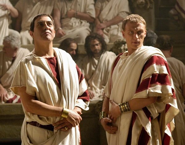 Award-winning set designer tells students how to stay inspired