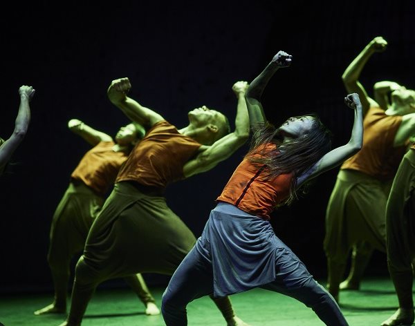 Behind the curtain experience for students with world-famous choreographer