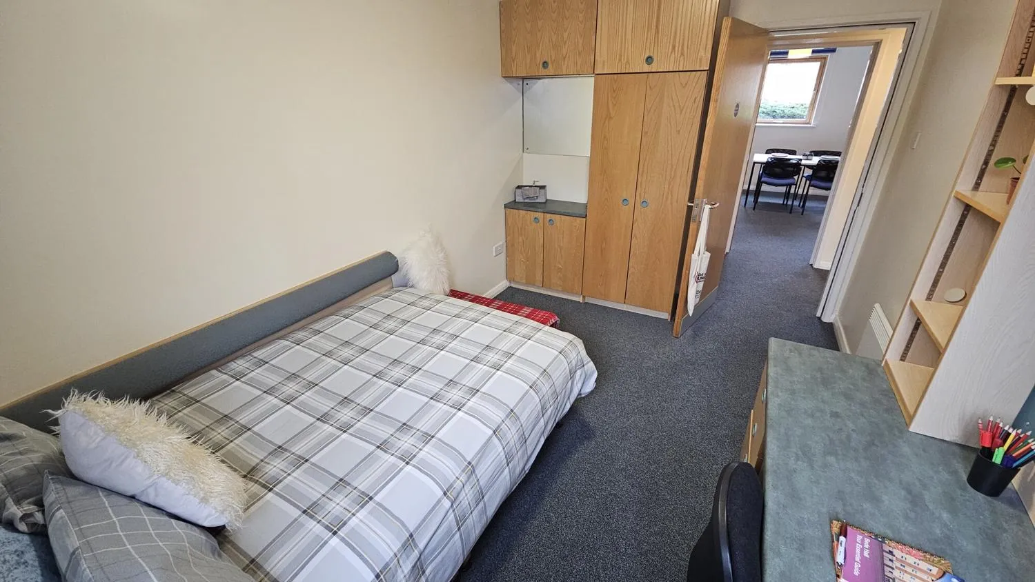 Postgraduate students and mature spaces